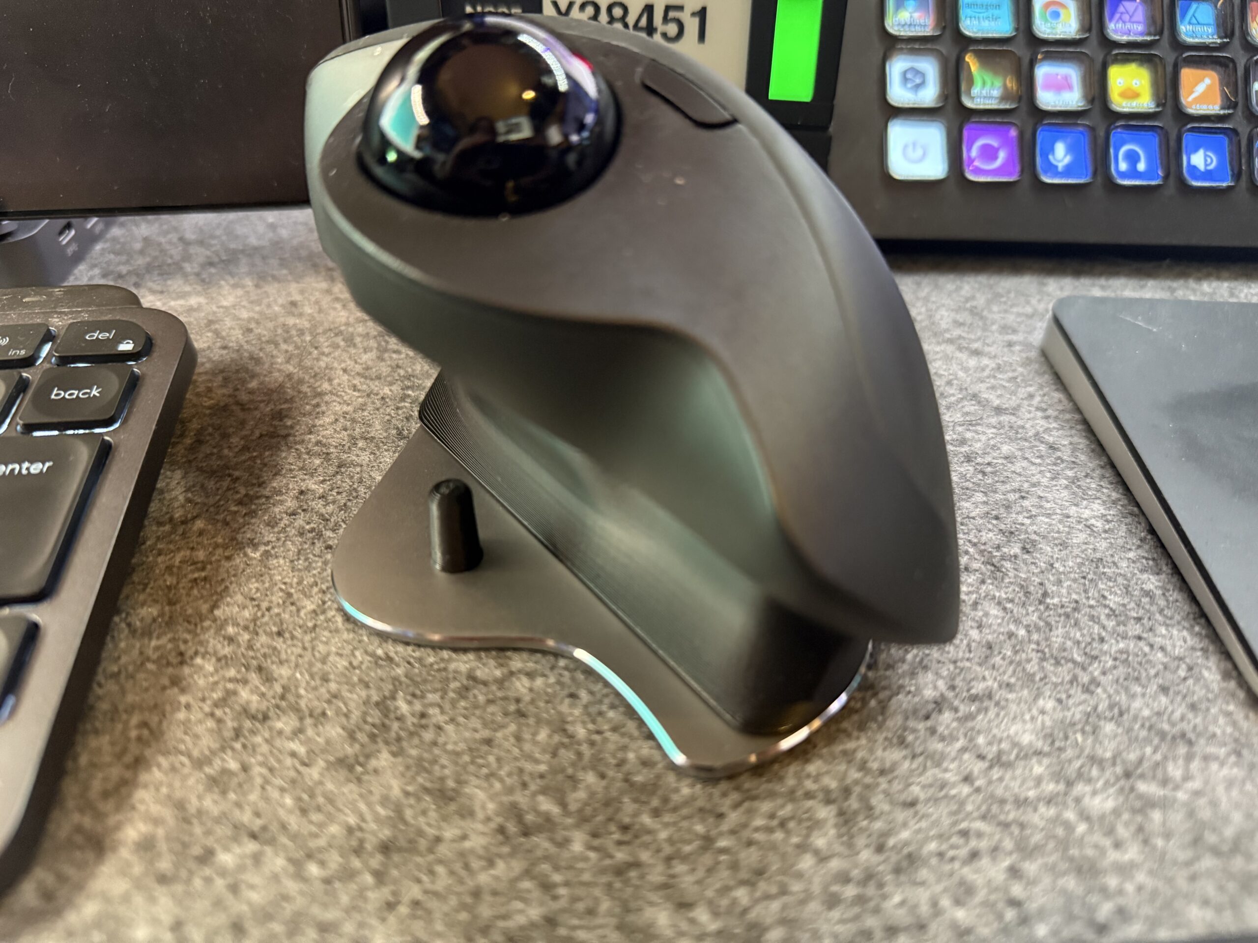 Logicool Mx Ergo 用の角度調整用スタンドを買ったのでレビュー - ガジェットとテックとビジネスとグルメと